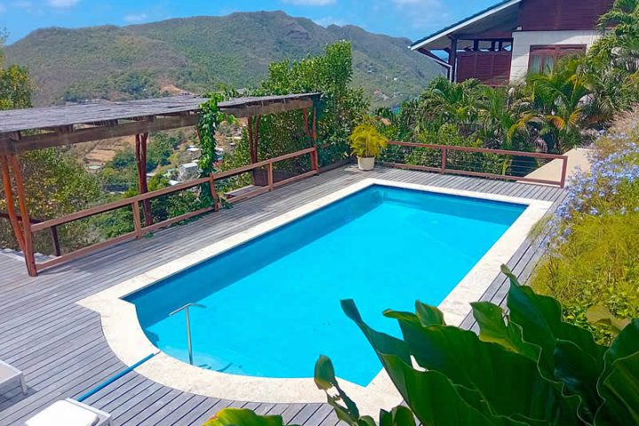 Properties for Sale in Saint Vincent and Reading (UK)